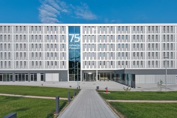 75 Jahre ZF in Passau. Alles Gute! - Graswald-Heiligtag